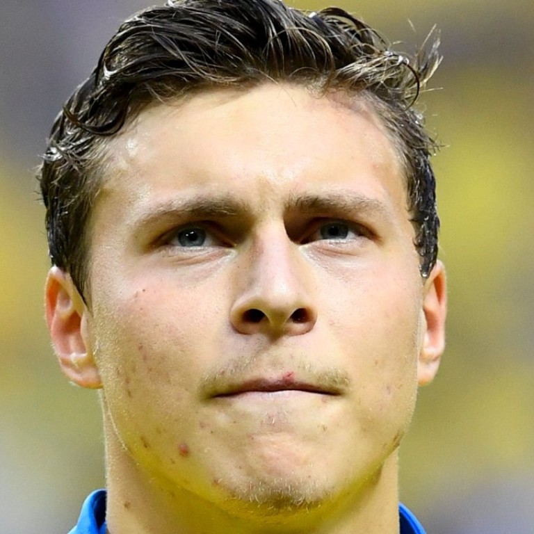 Victor Lindelof to join Manchester United after deal agreed with ...