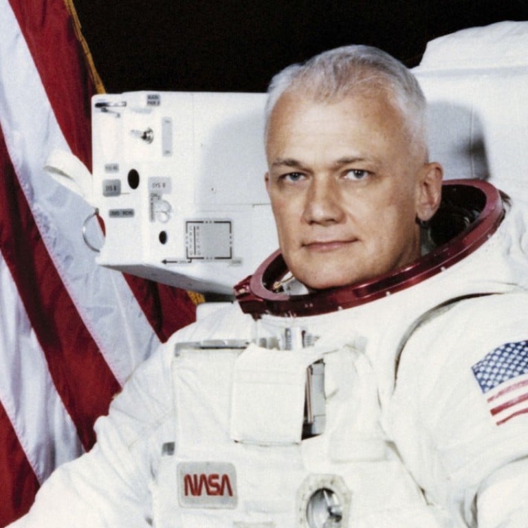 Nasa astronaut Bruce McCandless, first to fly untethered in space, dies ...