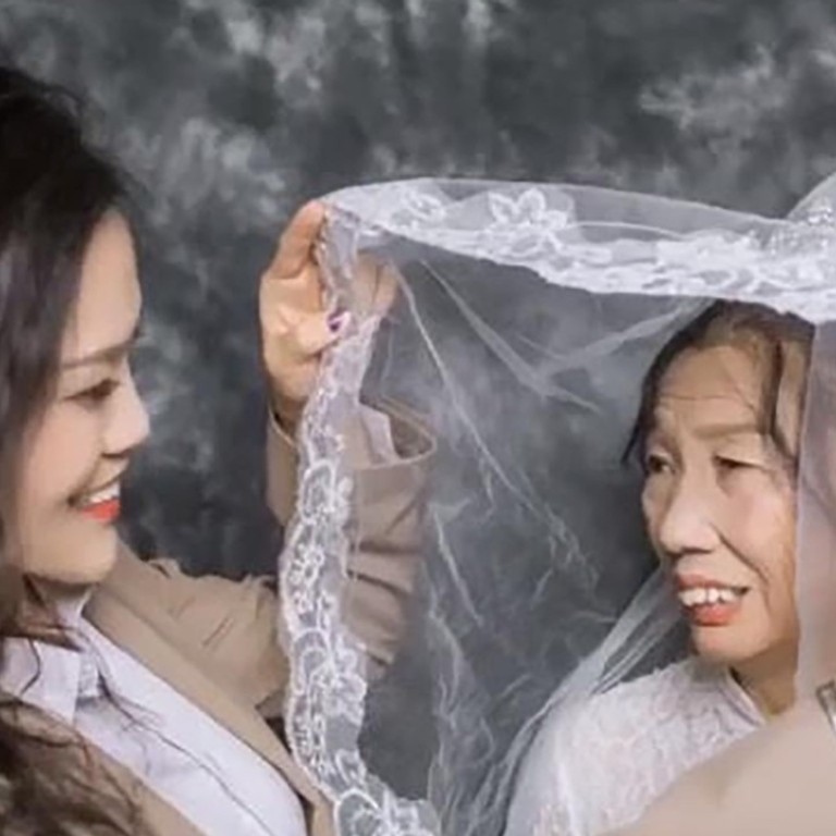 Chinese woman poses with widowed mother for the wedding photos she ...