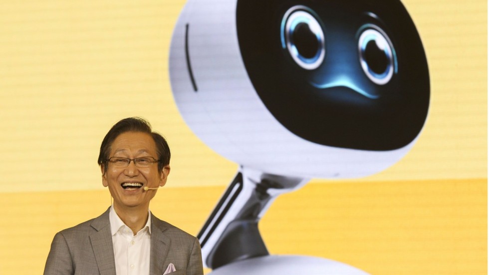 Rise of the machines: 12 Chinese robots taking over our everyday jobs ...