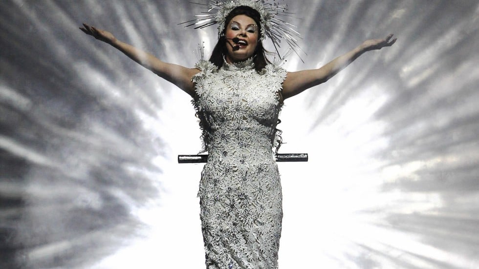 Singer Sarah Brightman tells of her plan to record a song in space ...