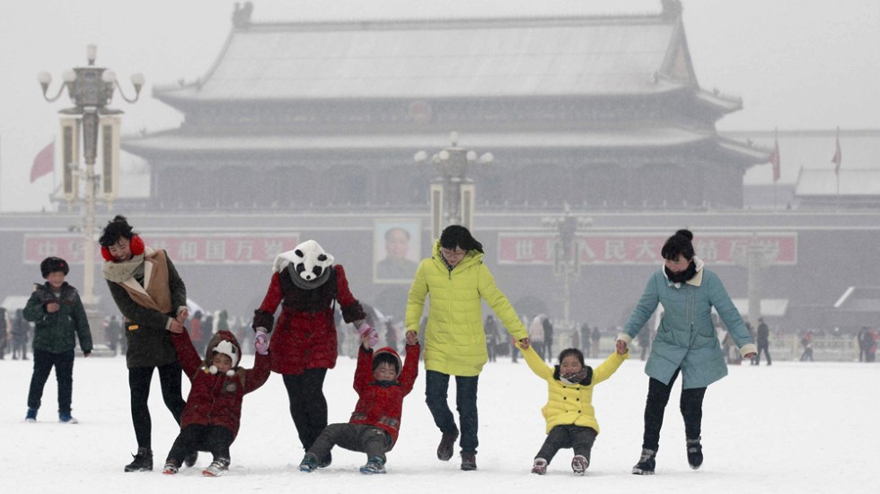 Beijing finally sees its first snow of the season, after a 107-day wait ...