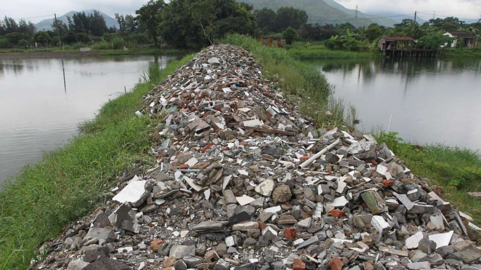 Illegal dumping bad because Hong Kong citizens lack civic ...