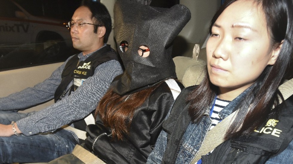 Waitress 21 Arrested After Two Hong Kong Teens Lose Hk 110 000 In