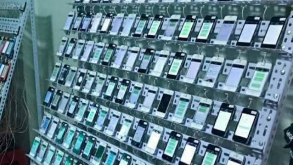 Video: Click farms of phantom users flood China’s US$50 billion online ...