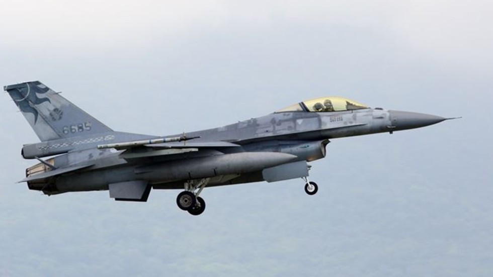 Taiwanese F-16 fighter pilot confirmed dead in jet crash at start of ...