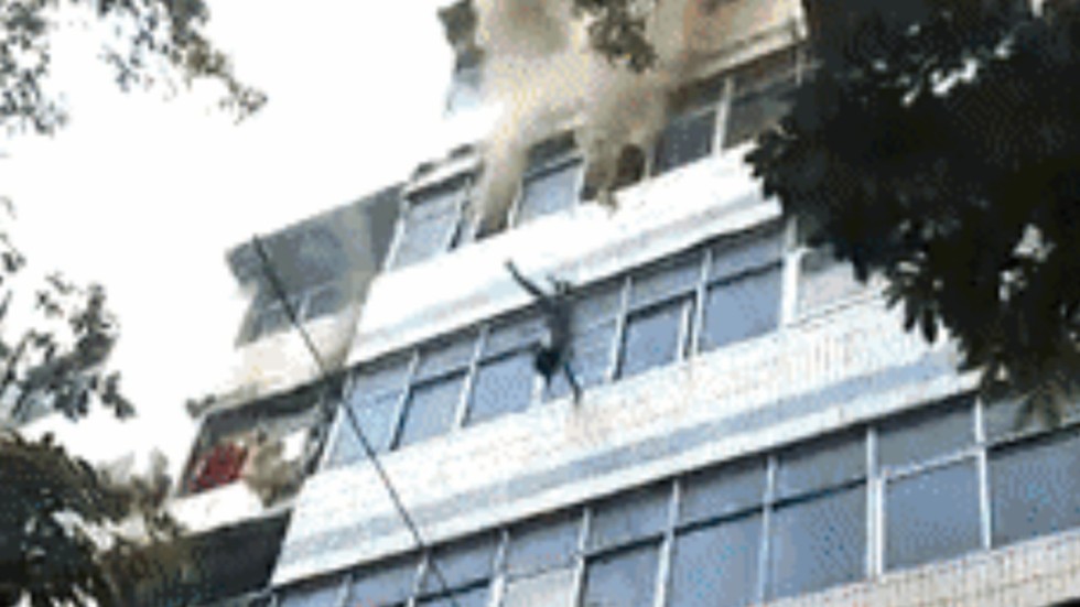 Mother saves children from burning building in China – but help arrives ...