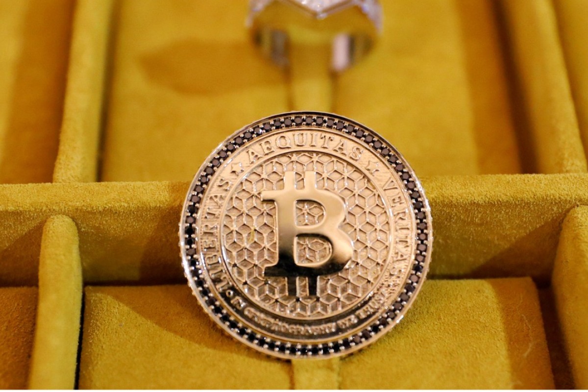 How blockchain technology can help end the trade in blood diamonds ...