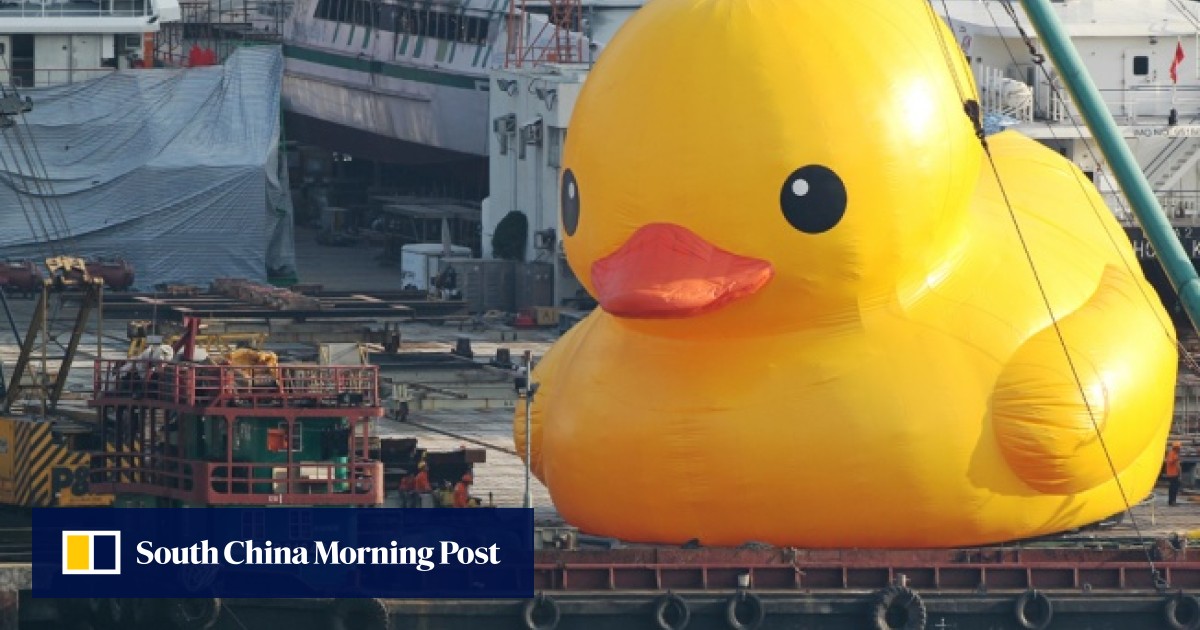 Giant inflatable Rubber Duck is now Hong Kong tourist attraction ...