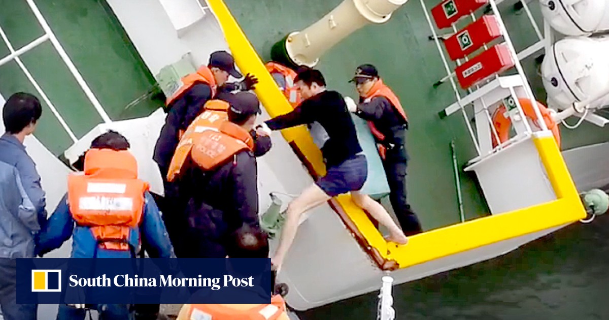Caught on camera: The moment South Korean ferry captain abandoned ship ...