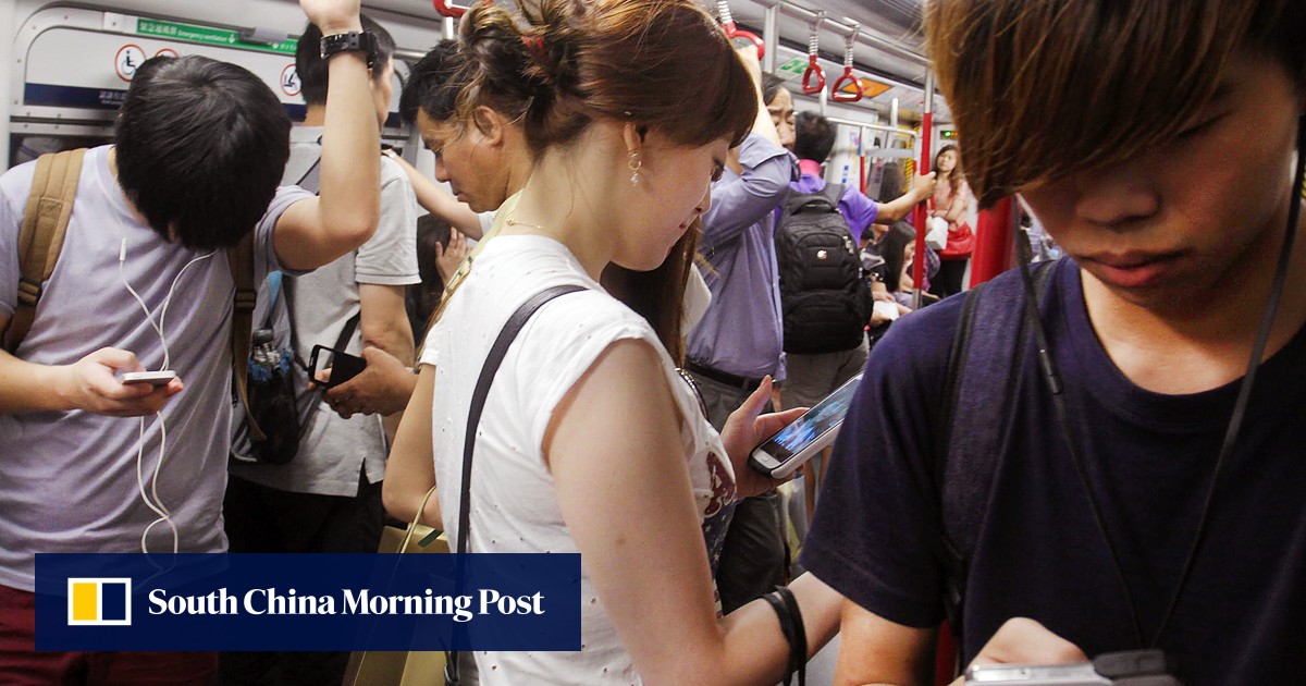 Beware the smartphone zombies blindly wandering around Hong Kong ...