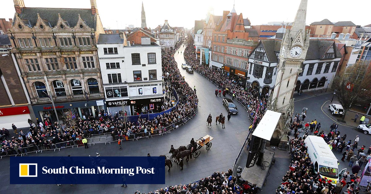 Thousands pay tribute to King Richard III, 530 years after death on ...