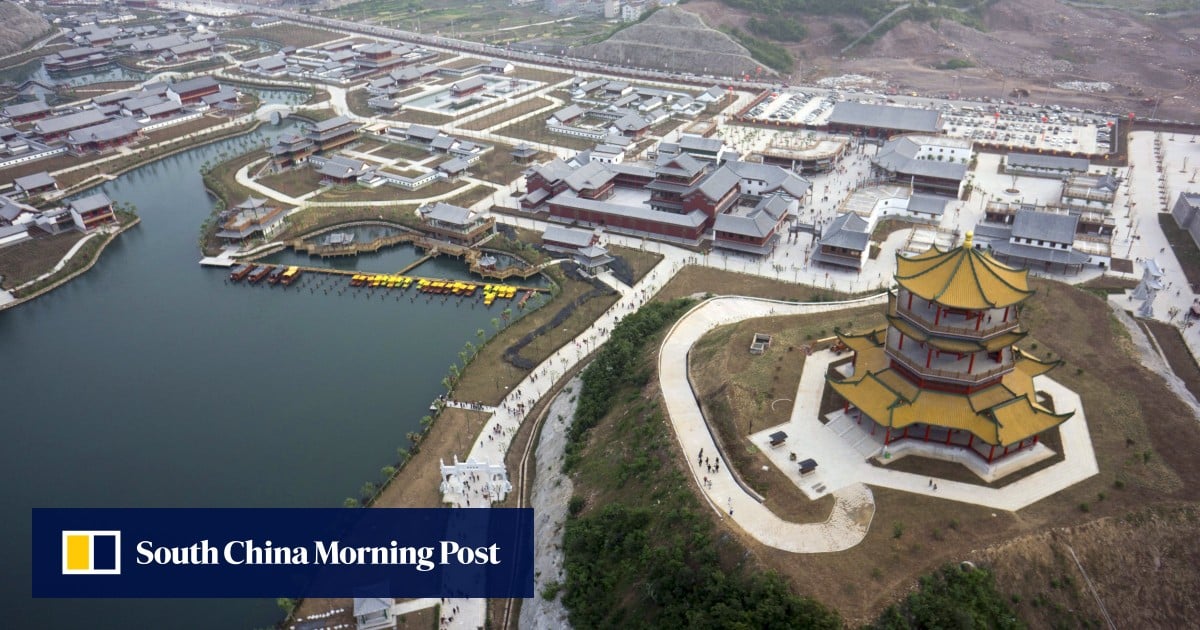 Huge replica of imperial palace opens its doors to the public in China ...