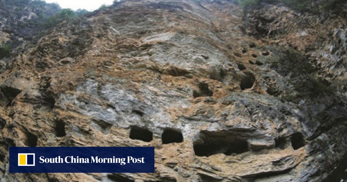 131 ancient Chinese ‘hanging’ coffins found on side of 100m cliff near ...
