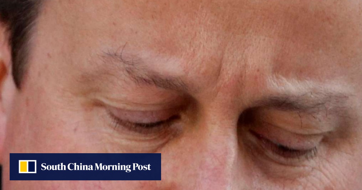 PM David Cameron chokes back tears as he announces resignation on day ...