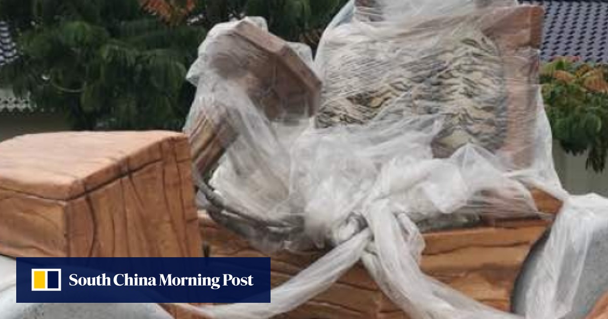 Yabba dabba doo! Malaysian sultan receives Flintstones car as gift from ...