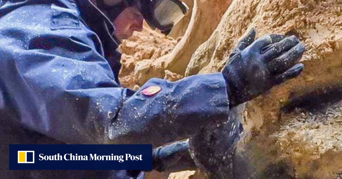 Major evacuation continues after second bomb found at Hong Kong site ...