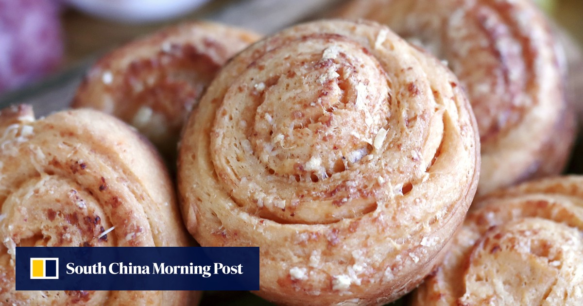 How to make fluffy cheese buns using the tangzhong roux technique ...