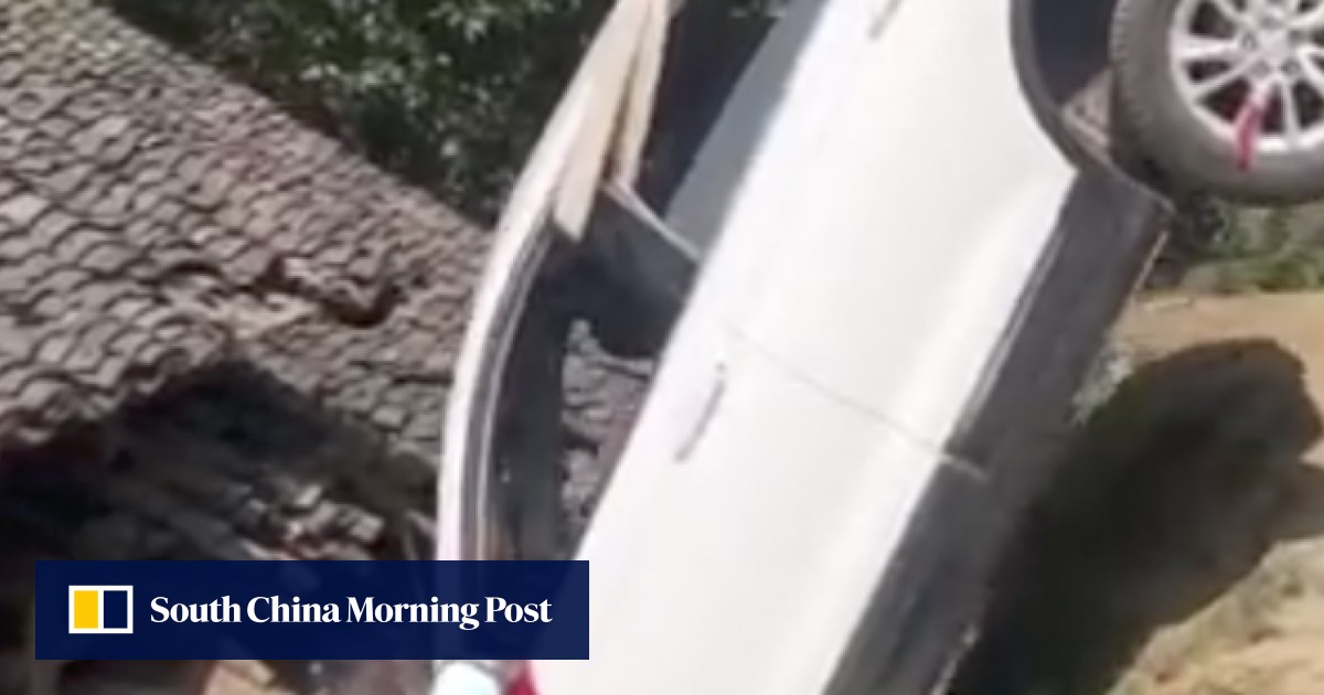 Chinese driver hits the roof after losing control of his car | South ...
